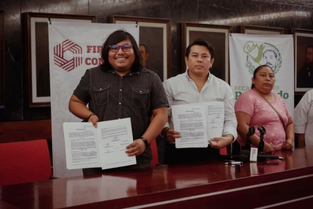 Guillermo Chin Canché recibe beca