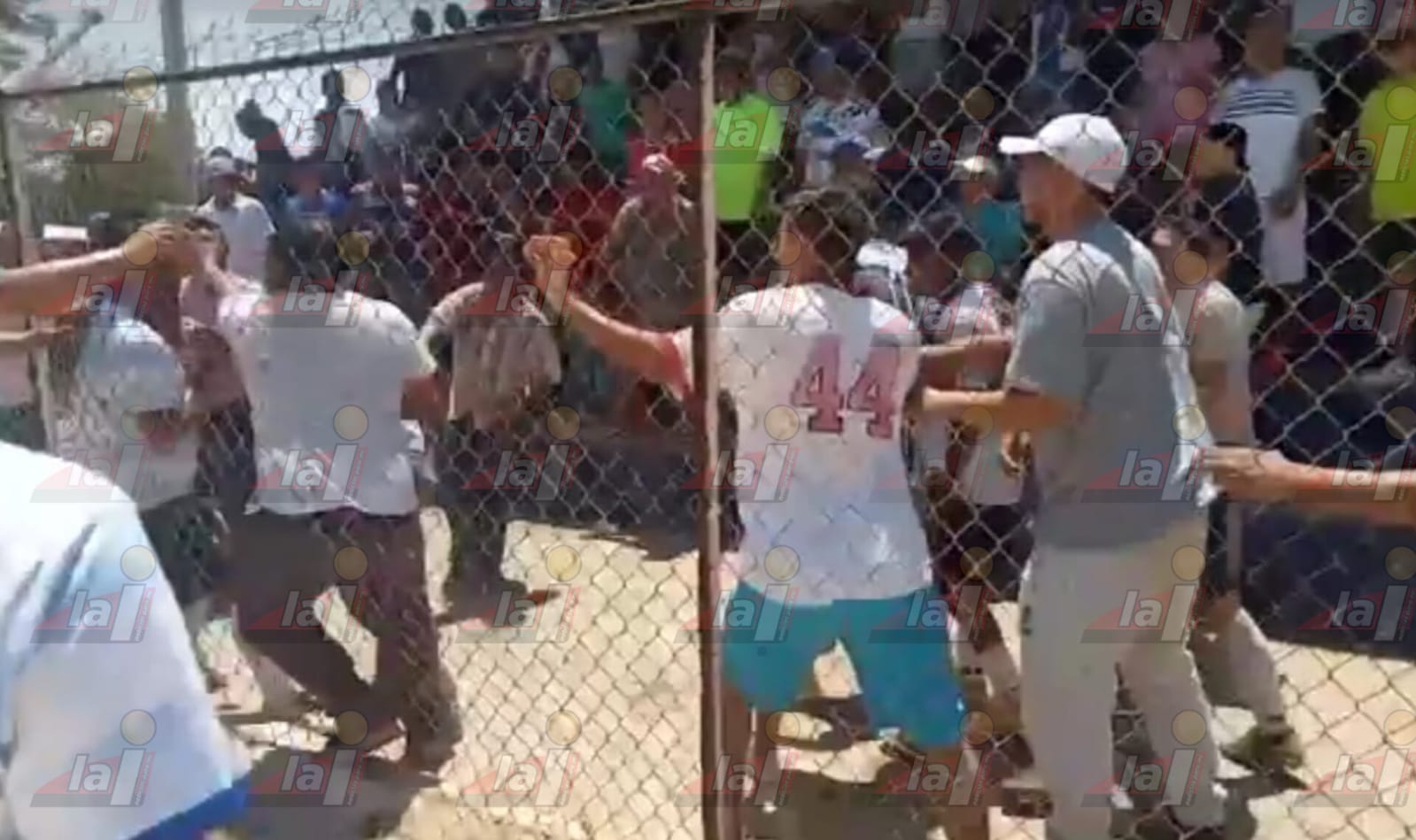 Pleito en el campo de Ticul durante partido
